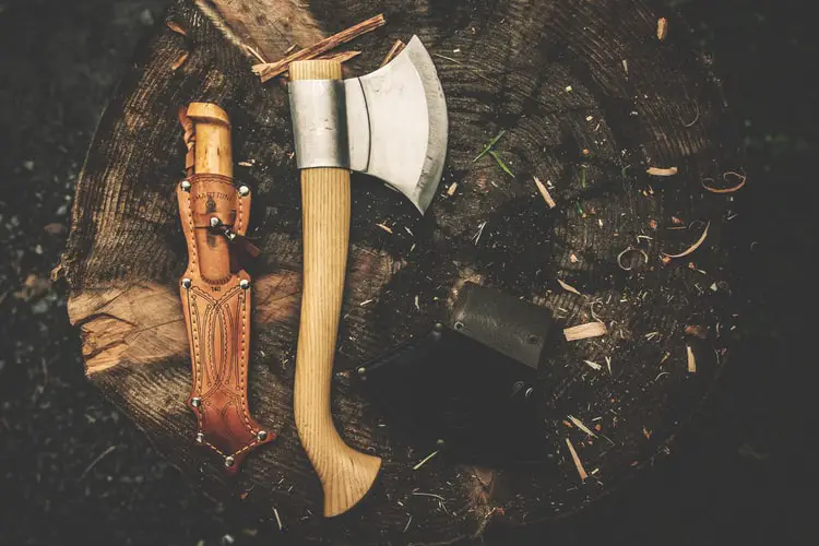 5 Best Bushcraft Tomahawks (Toughest Survivalists Only)